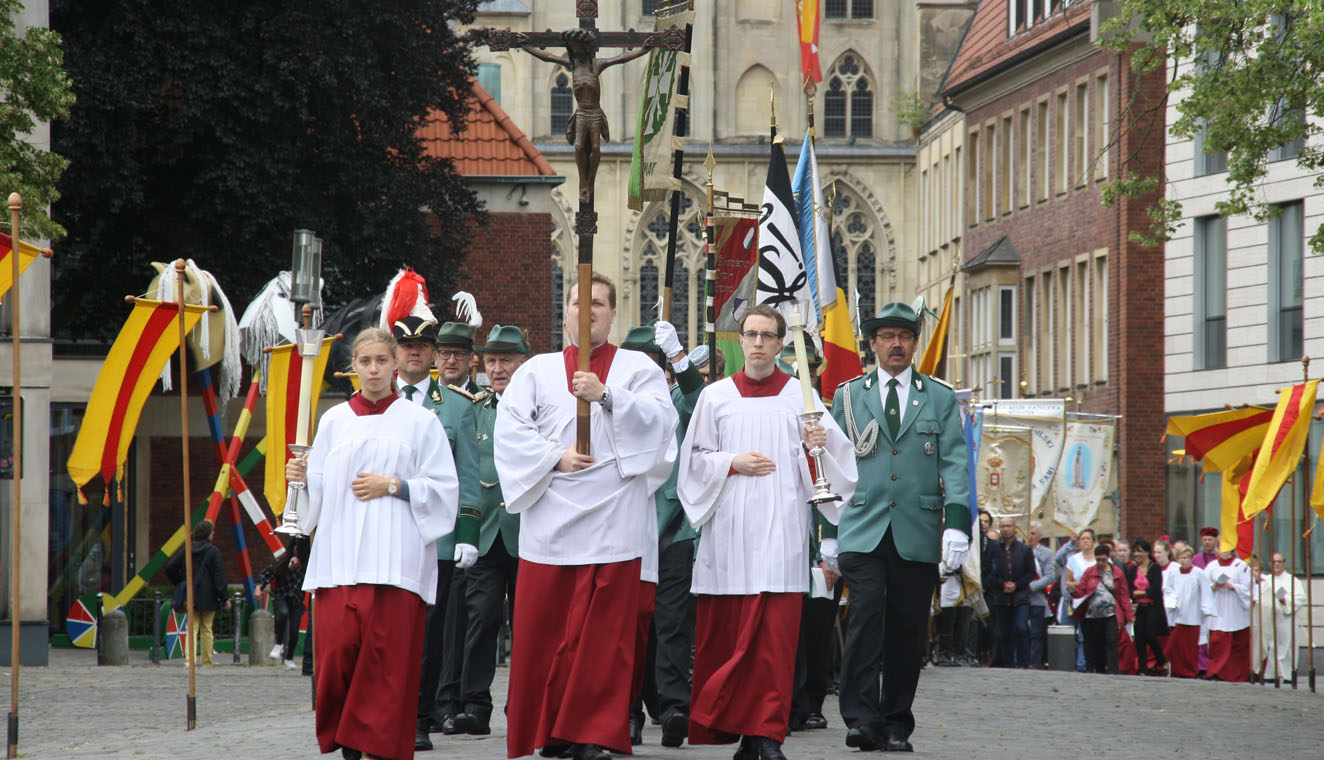 Große Prozession: Bischof Genn für Europa als "sicheren Hafen" - Bistum ...